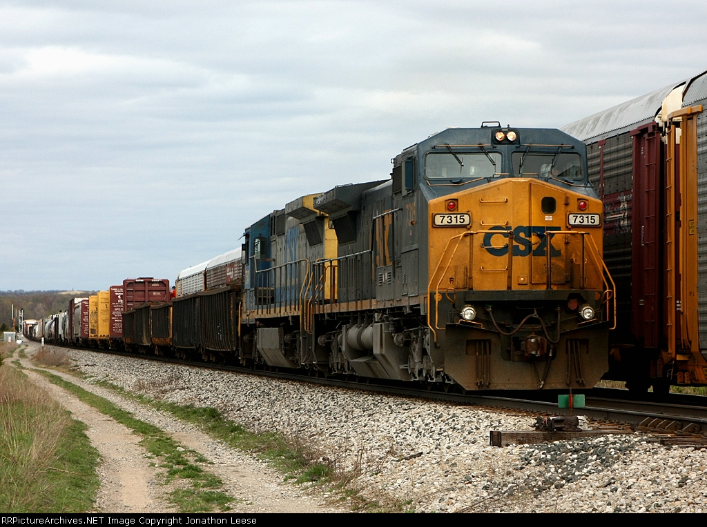 CSX 7315 leads Q335-17 west up the hill after meeting X500